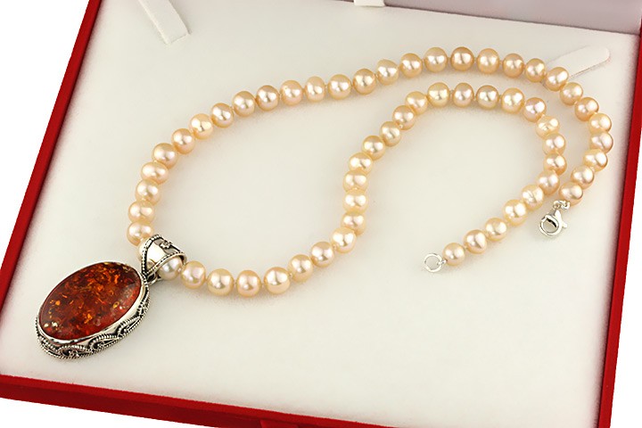 Colier unicat din chihlimbar oval si perle de cultura crem | Magazin ...