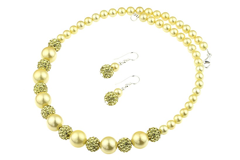 Set realizat din perle de Mallorca aurii si rhinestone | Magazin online ...