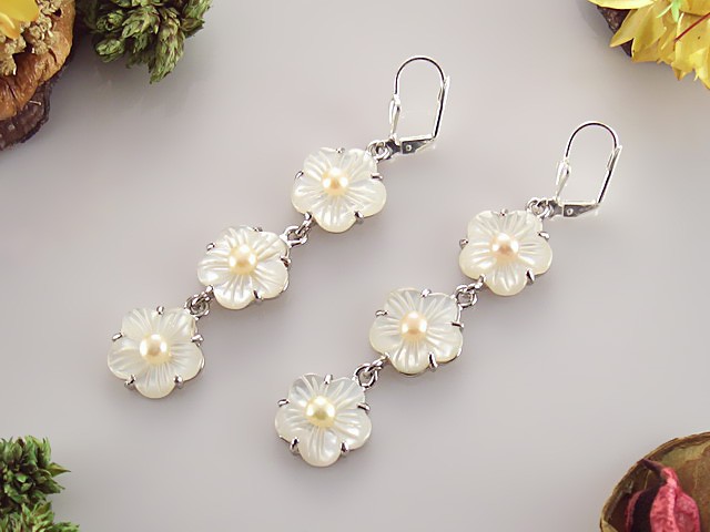 Cercei floricele de sidef | Magazin online de bijuterii