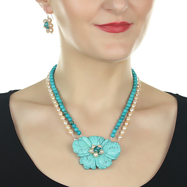 Set bijuterii realizat din floare turcoaz, cristale Swarovski si perle ...