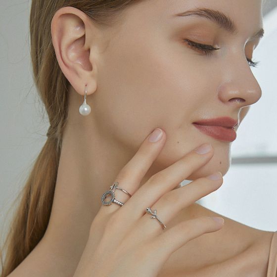 Cercei eleganti din argint 925 si perle albe rotunde South Shell. | Magazin online de bijuterii