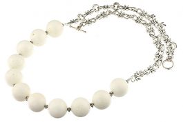 Colier din coral alb spongios si lant | Magazin online de bijuterii