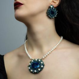 Set exclusivist din perle naturale rotunde albe, sidef Paua oval si ...