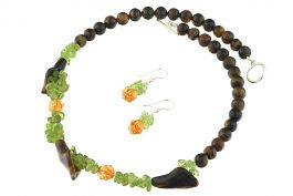 Set colier si cercei realizat din ochi de tigru, peridot si cuart ...